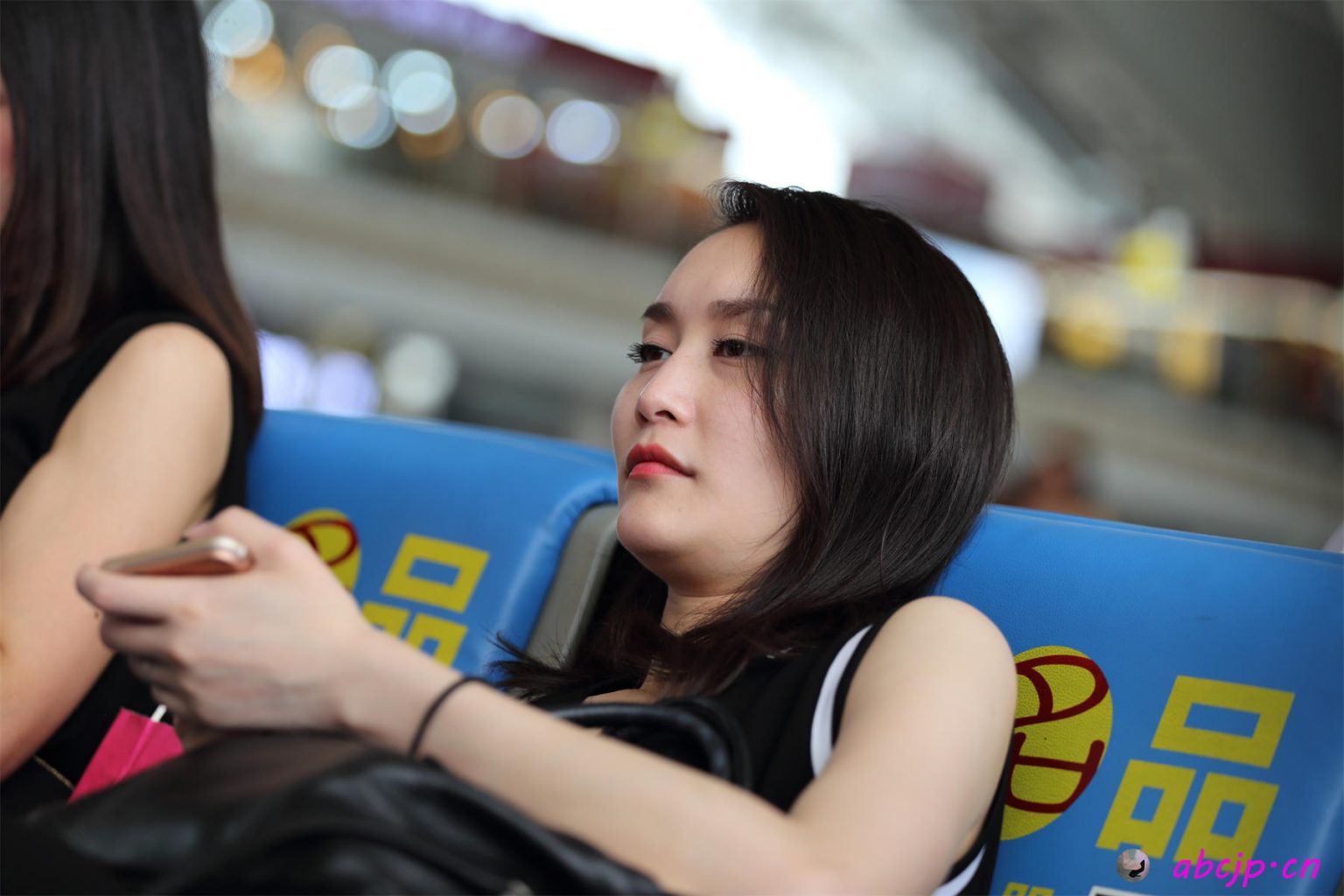 (高跟鞋)顶级年轻漂亮的四川辣妹,高挑身材,脚骨感纤薄好性感啊!22张 – abcjp原创