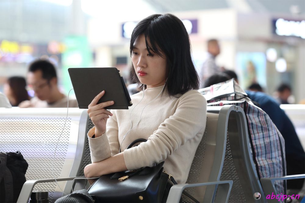 (平底鞋)一套顶级的青春美女玩鞋作品,超诱惑的骨感纤瘦完美脚型!183张 – abcjp原创