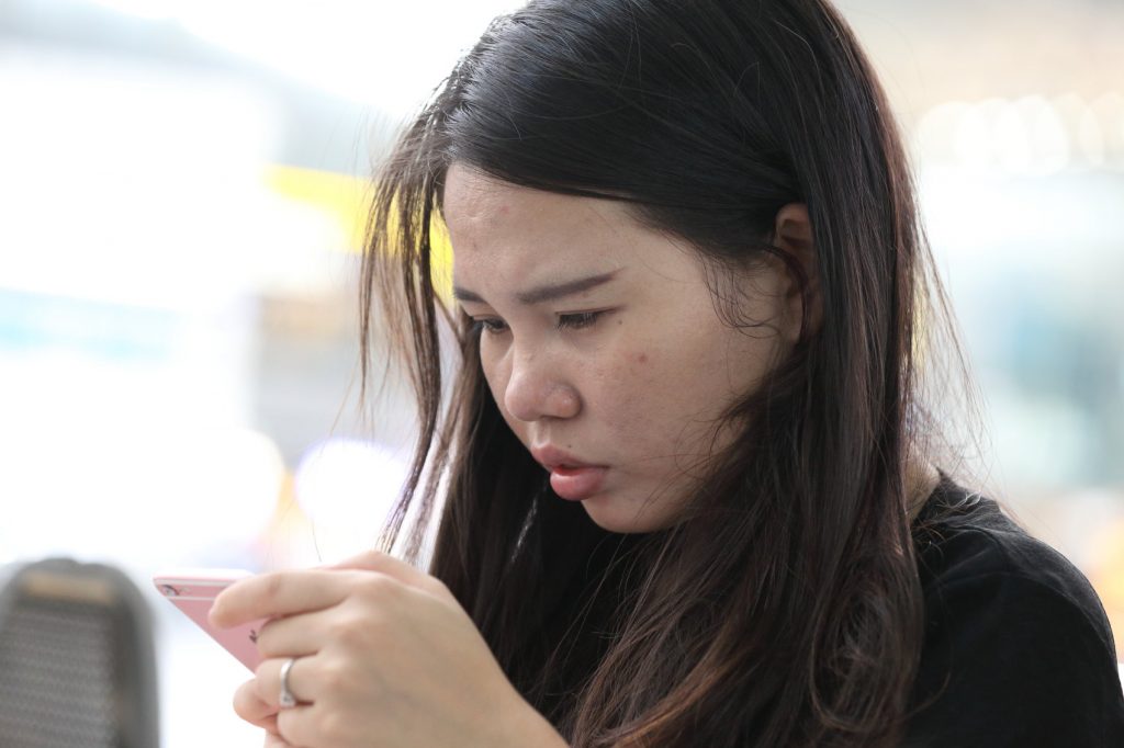 (裸足)年轻姑娘脱掉包脚高跟露出湿润原味玉足,脚趾好诱惑啊!49张 – abcjp原创