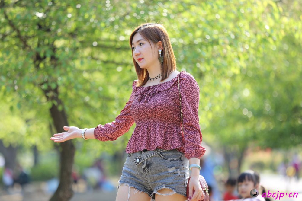 (美腿)引来超多色狼偷拍的极品女神,她的美腿好看得让人受不了!72张 – abcjp原创