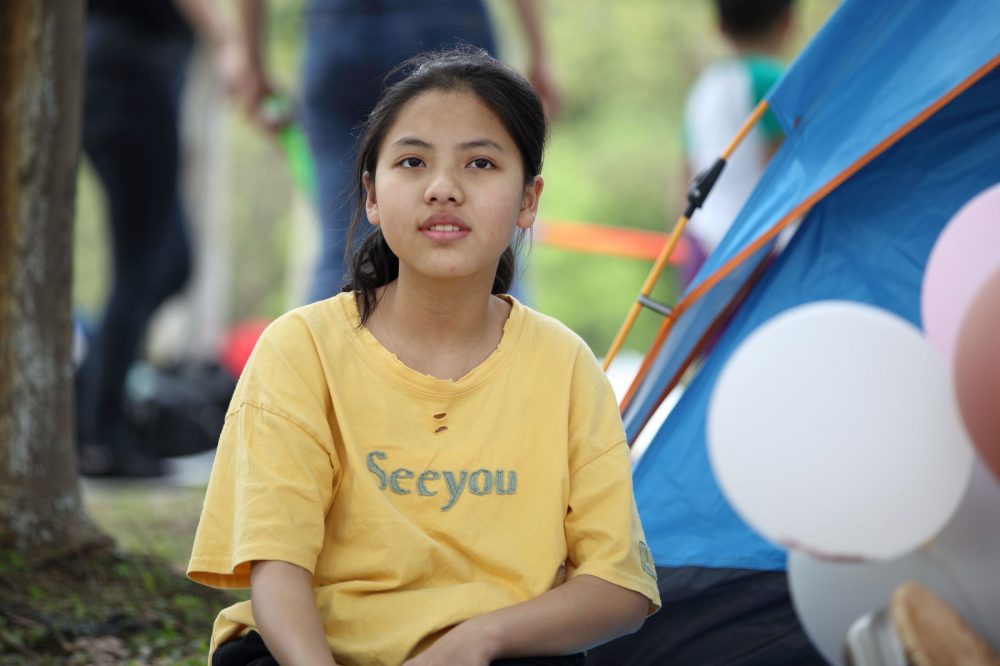 (裸足)青春小妹脱掉鞋袜露出极度水嫩玉足,水嫩脚底没人够她性感了!60张 – abcjp原创