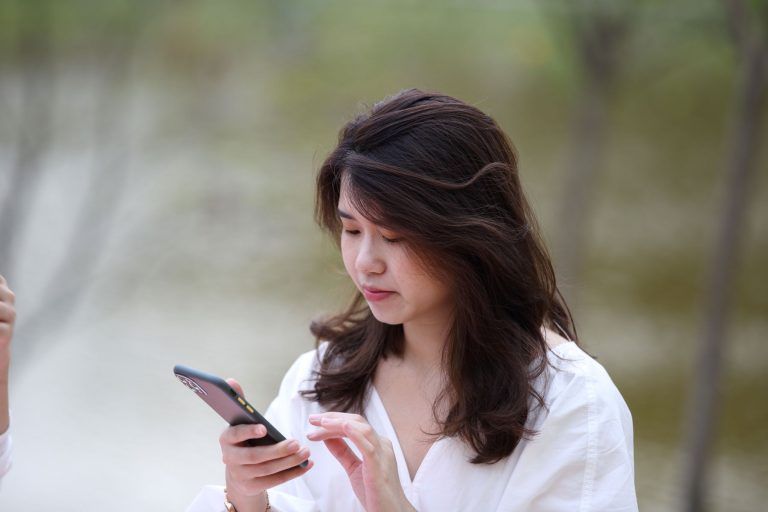 (裸足)两位漂亮的白衣天使女大学生，不仅脚型完美，两位脚底都太好看了！64张 – abcjp原创