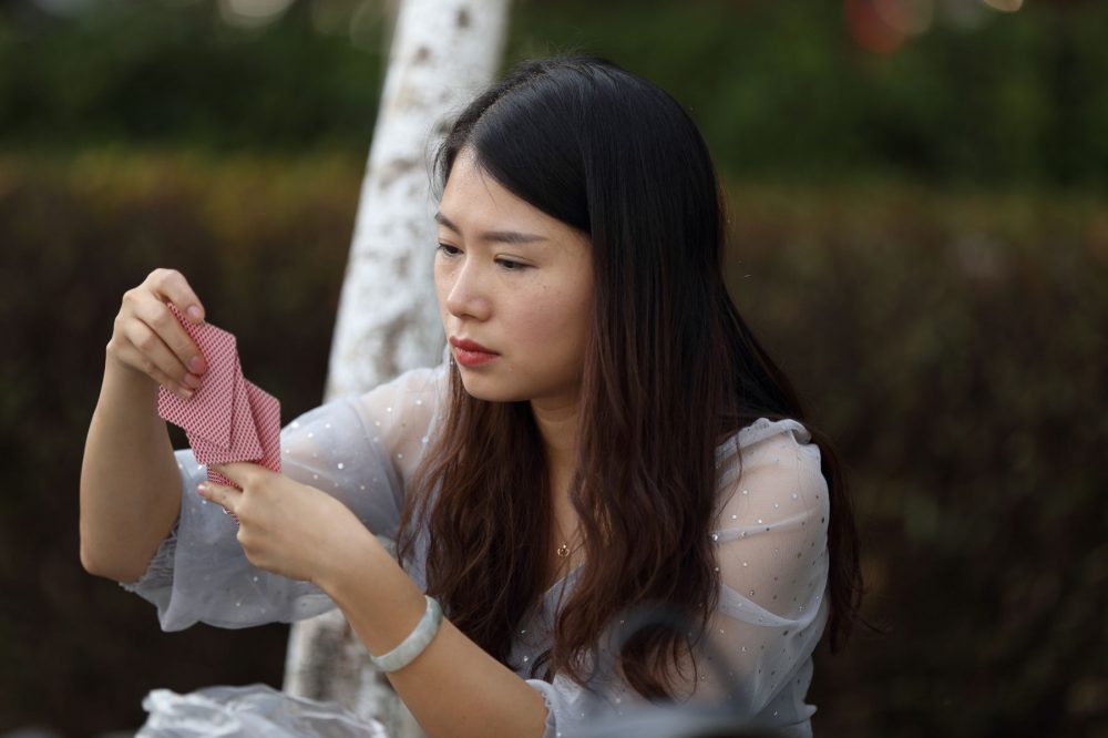 (裸足)好有气质的长发美女啊,脱掉包脚高跟秀出粉润的美脚底来!36张 – abcjp原创