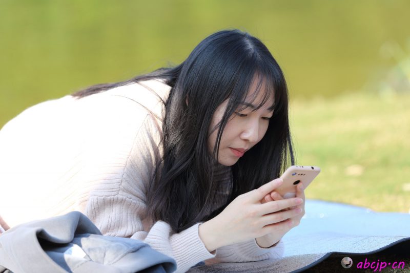 (袜子)漂亮甜美极品小手美女，脱黑色帆布鞋露性感柔软黑色棉袜美脚！62张 – abcjp原创