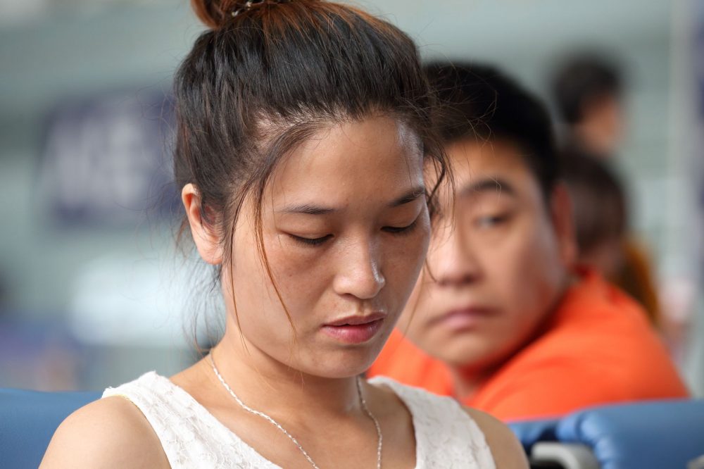 (裸足)丽人她脱掉包脚高跟露出原味性感的脚底，脚底太原味诱惑了！31张 – abcjp原创