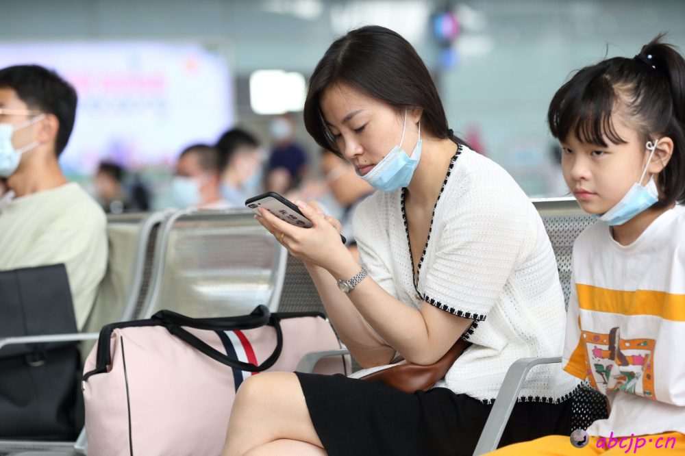 (高跟鞋)绝对让人兴奋得叫爽的美女勾魂极品玉足挑鞋，好柔软的脚型啊！92张 – abcjp原创