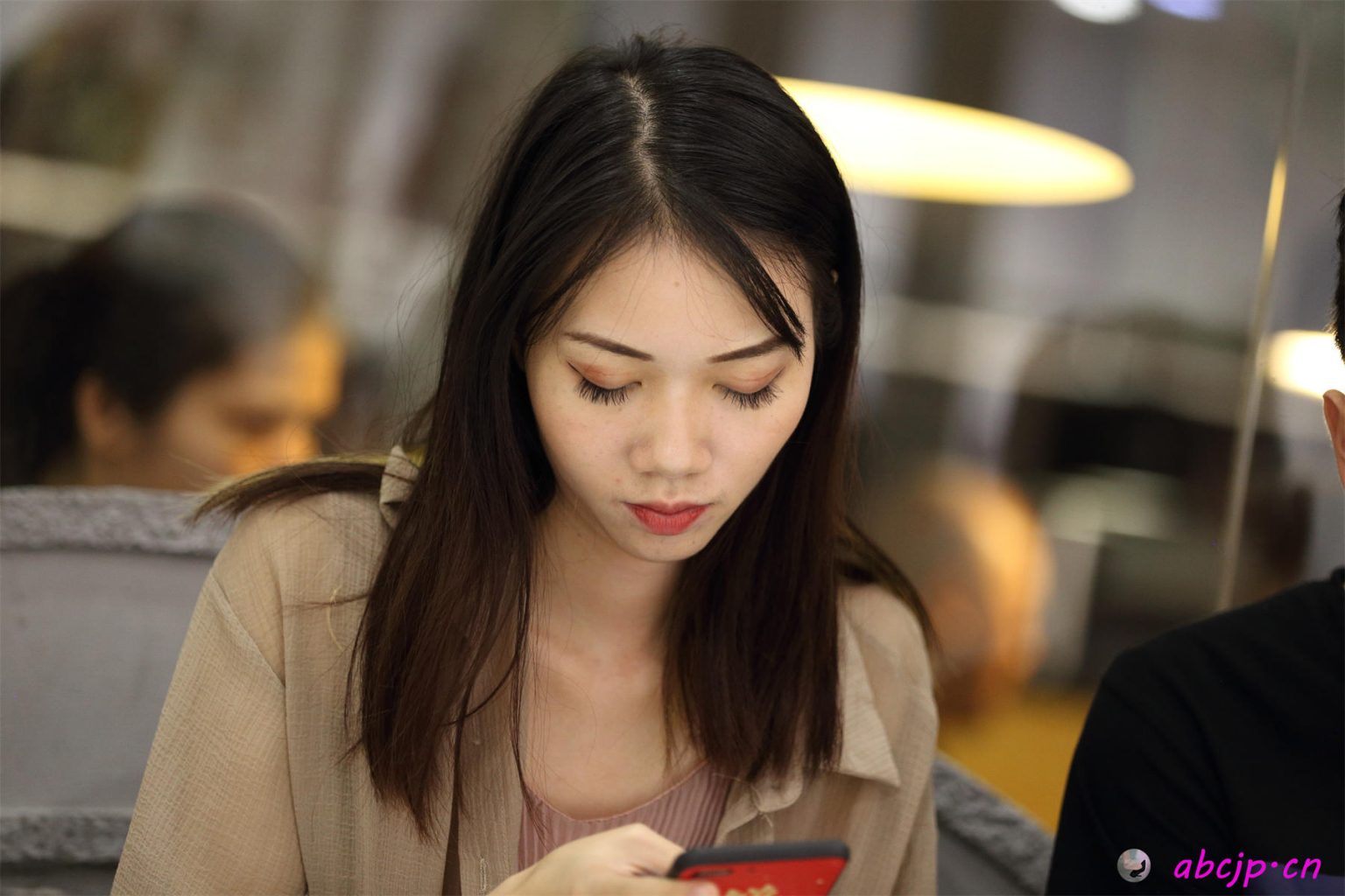 (高跟鞋)相当漂亮的两位青春潮女，她的太完美了，尤其是脚趾太性感了！111张 – abcjp原创
