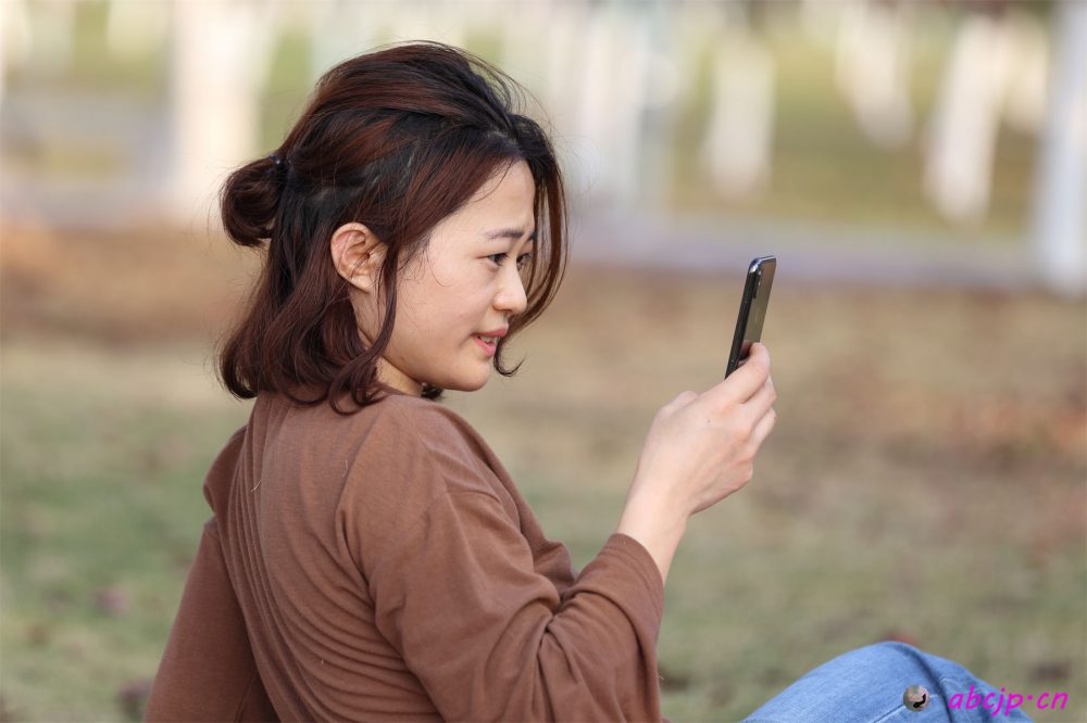 (裸足)气质的少妇,脚底相当粉嫩,脚一边完好另一边有脚气!59张 – abcjp原创