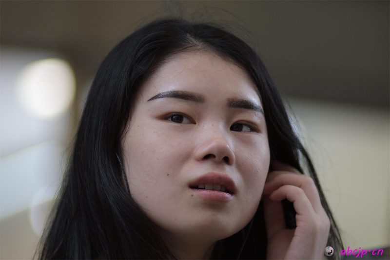 (高跟鞋)户外惊现一位年轻酷似刘亦菲的女生,极品高跟玉足,脚型太性感了!14张 – abcjp原创