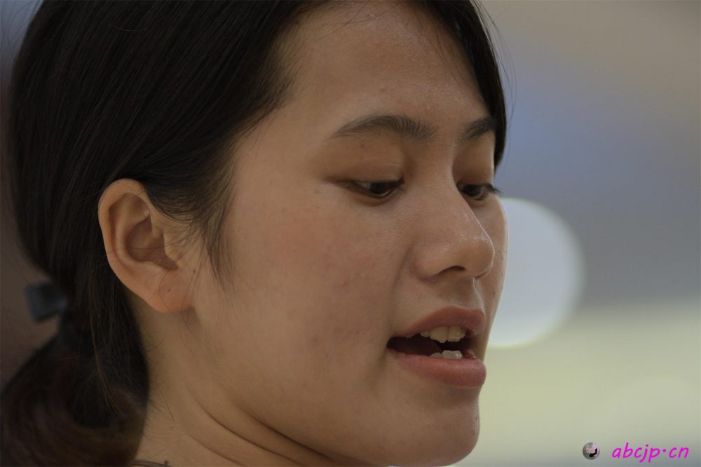 (高跟鞋)年轻商场促销员那双玉足好骨感纤瘦和娇嫩，脚趾超好看整齐，标准完美的脚！42张 – abcjp原创