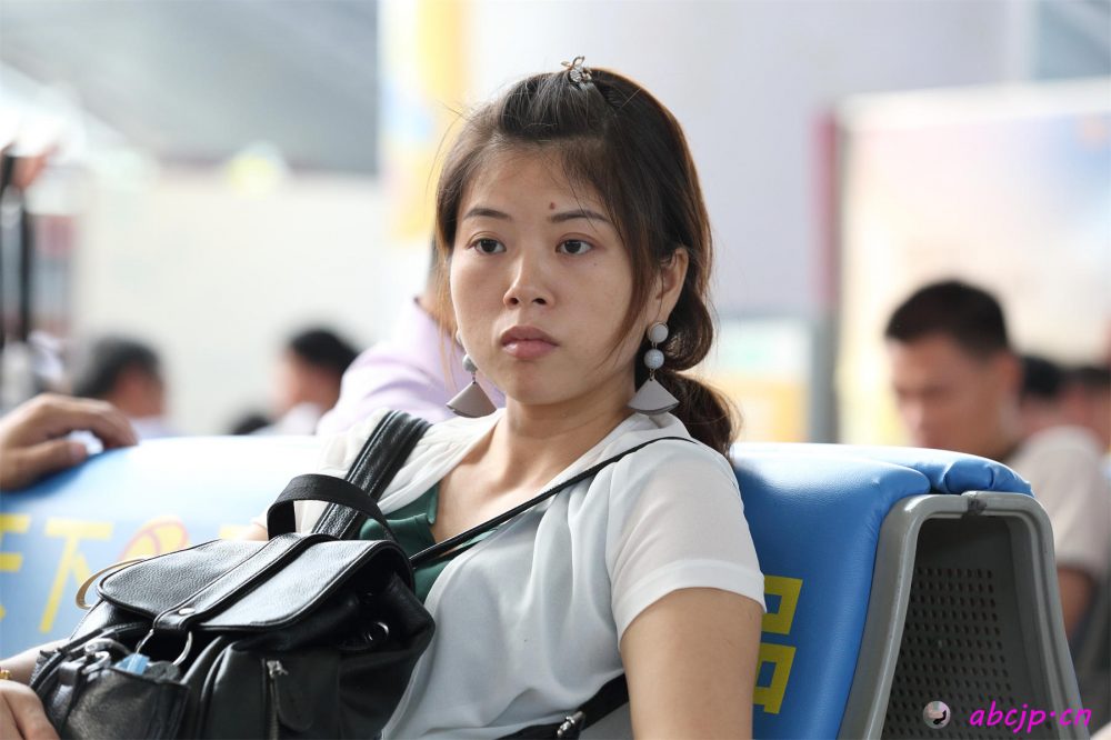 (高跟鞋)年轻姑娘挑鞋露出的惊天性感的脚底,超级原味诱惑性感!33张 – abcjp原创