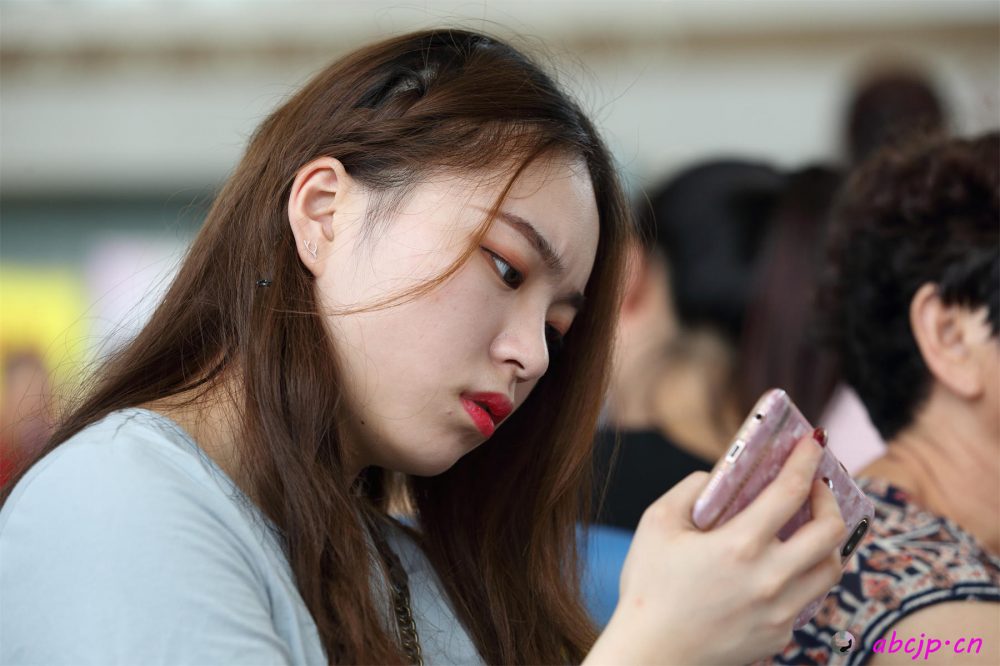 (高跟鞋)好年轻漂亮的时尚美女啊,她的骨感脚型硬朗脚趾让人兴奋!53张 – abcjp原创