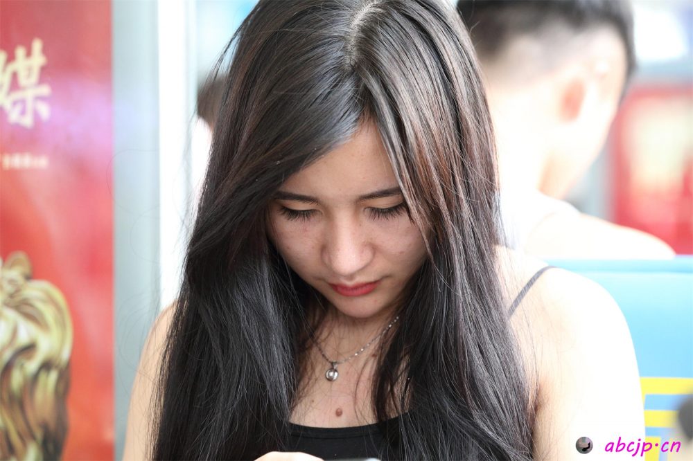 (高跟鞋)超漂亮的时尚美女,穿着透明高跟鞋,脚丫真的好雪白啊!60张 – abcjp原创