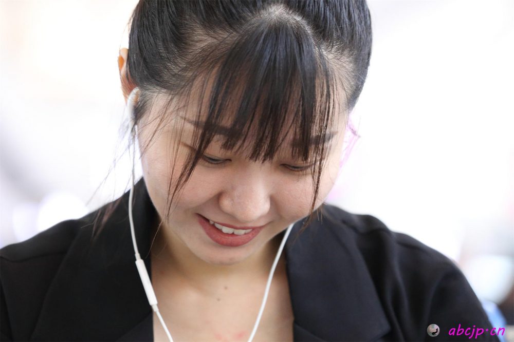 (高跟鞋)好漂亮年轻甜美的美女啊,身材和脚丫都是非常好看的!61张 – abcjp原创