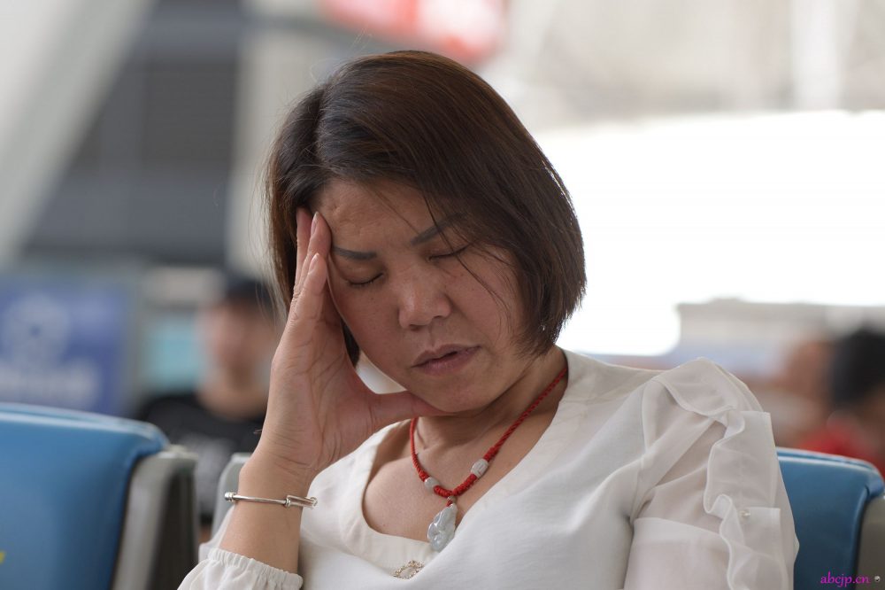 (丝袜)两位轻熟妇脱掉鞋露出超薄短丝足放箱大秀,同台PK简直难分胜负!42张 – abcjp原创