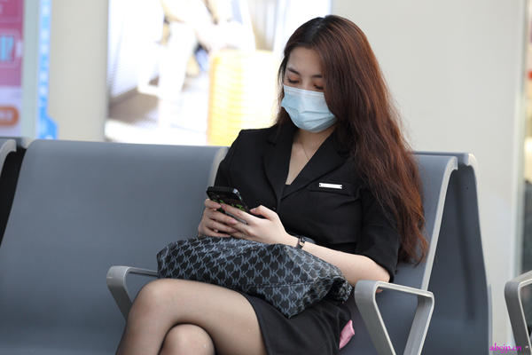 (丝袜)青春少女脱下高跟竟显露出如此湿润的汗脚丝袜，脚底很迷！87张 – abcjp原创