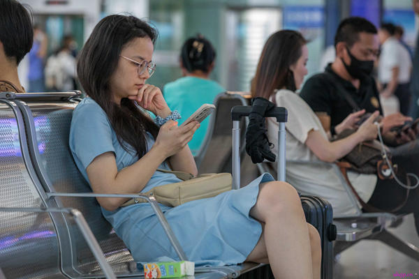 (丝袜)青春少女脱下高跟露出超薄黑丝美脚，姿势相当迷人！86张 – abcjp原创