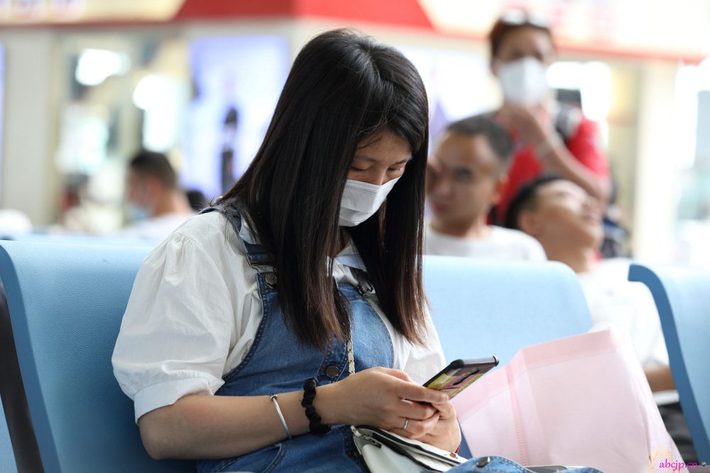 (丝袜高跟)打扮略显青涩的长发少妇的长款肉丝高跟好性感原味,性感高跟尽显肉丝美脚的原味,丝袜蛮薄,看清原味脚趾!46张 – abcjp原创